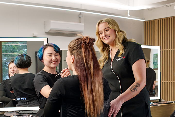 Certificate III in Make-Up SHB30221-01 | TAFE NSW